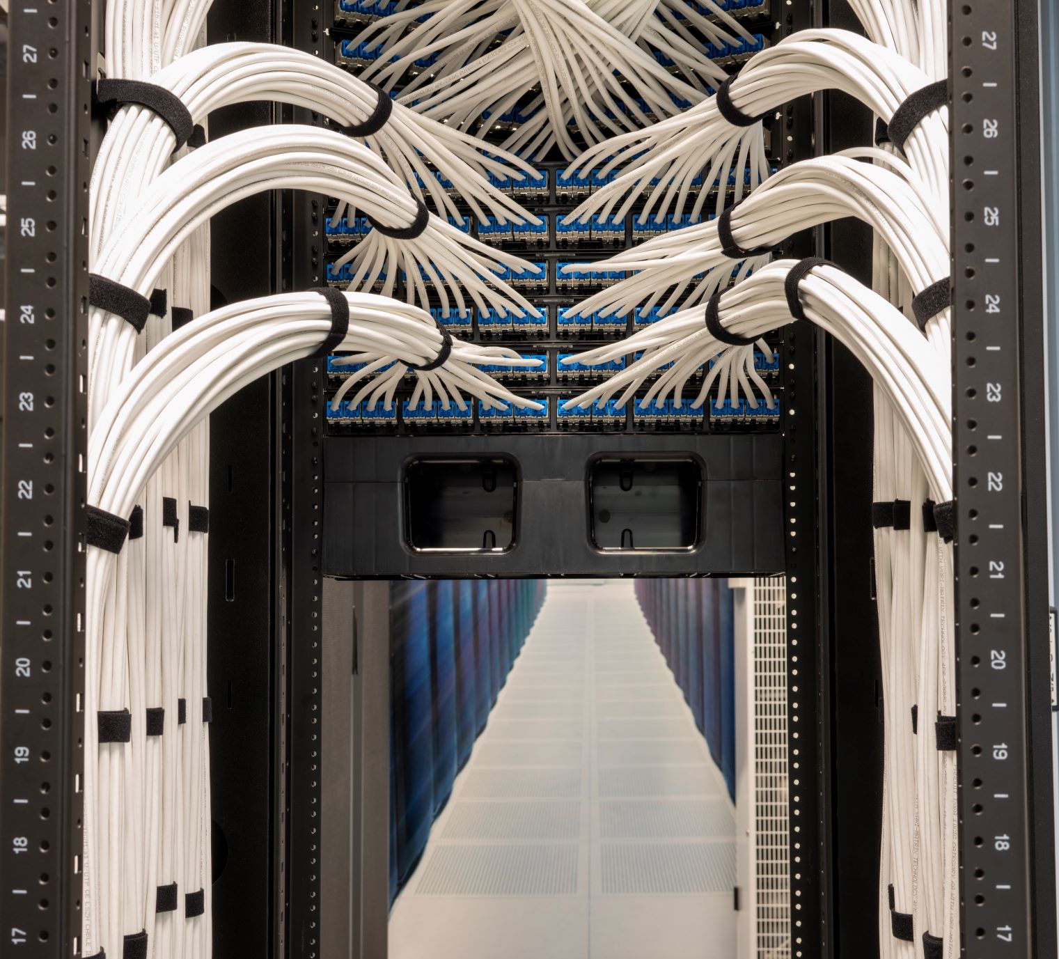 Panduit launches adjustable-depth four-post rack – Electronics World